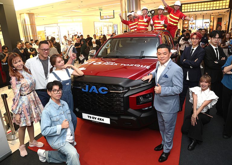 Evolvelectric Motors officially launches JAC’s line-up of Luxurious T9 ...